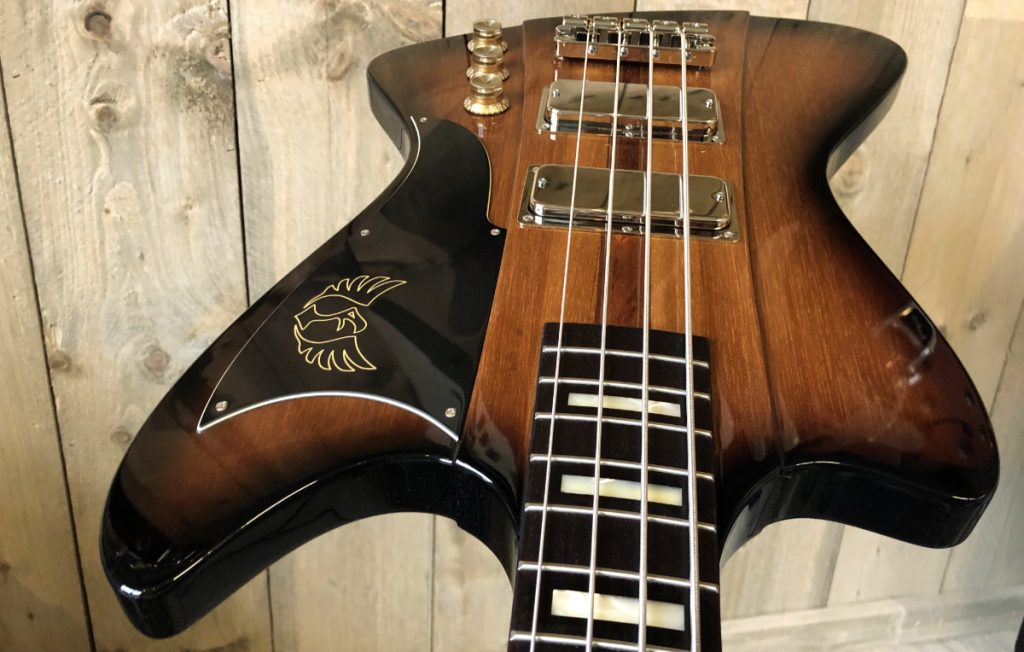 Lowlander Gallery – De Gier Guitars & Basses