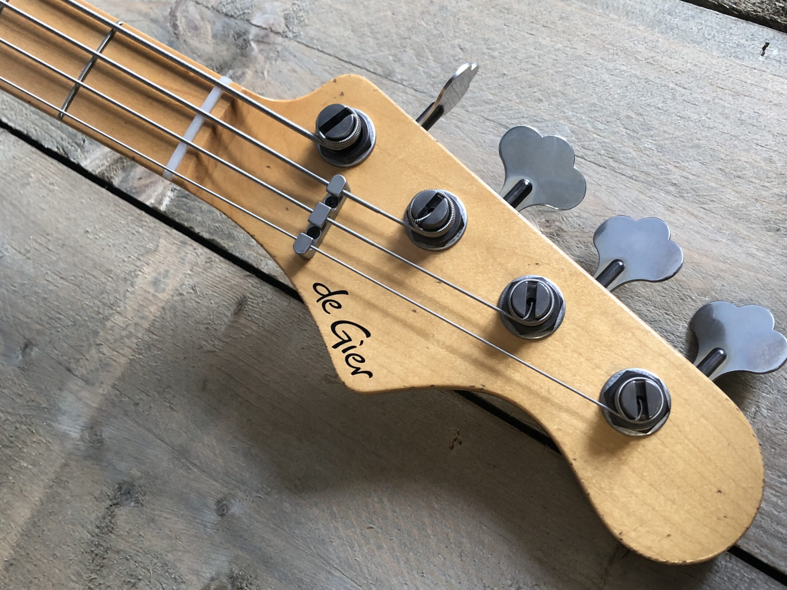 Soulmate 4 Black – De Gier Guitars & Basses