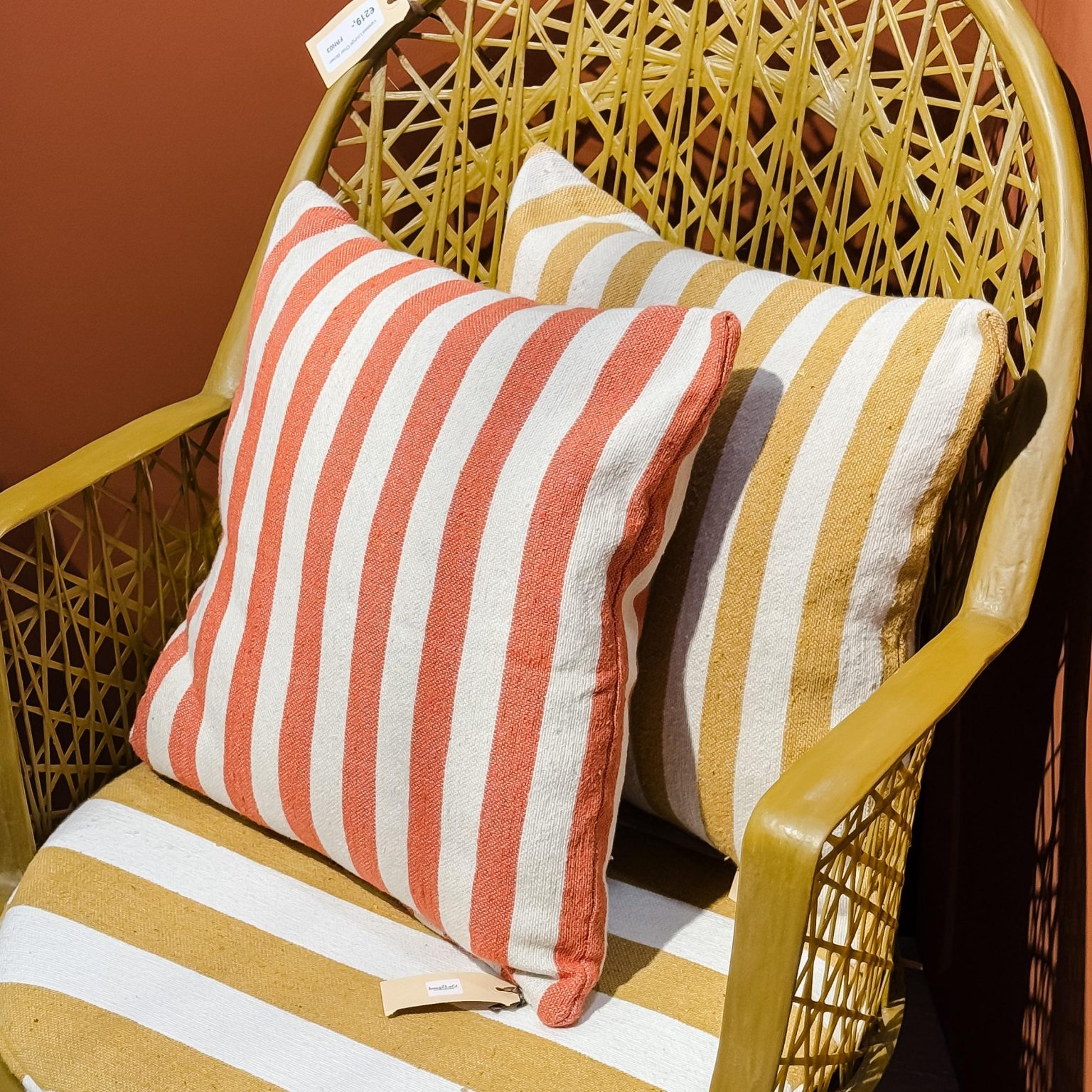 Handgemaakte kussens en tapijten - Household Hardware